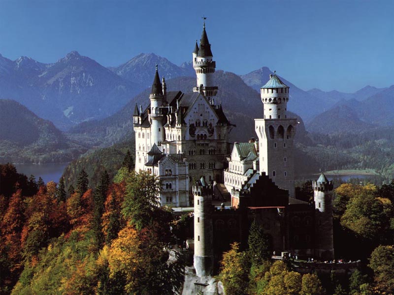 HISTORIC LOCATION: neuschwanstein castle in germany