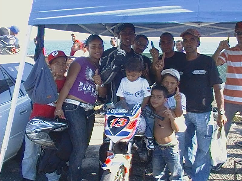 Visiten WWW. BAJOCILINDRAJE.COM: El AZCONA RACING TEAM Continua Con Su ...