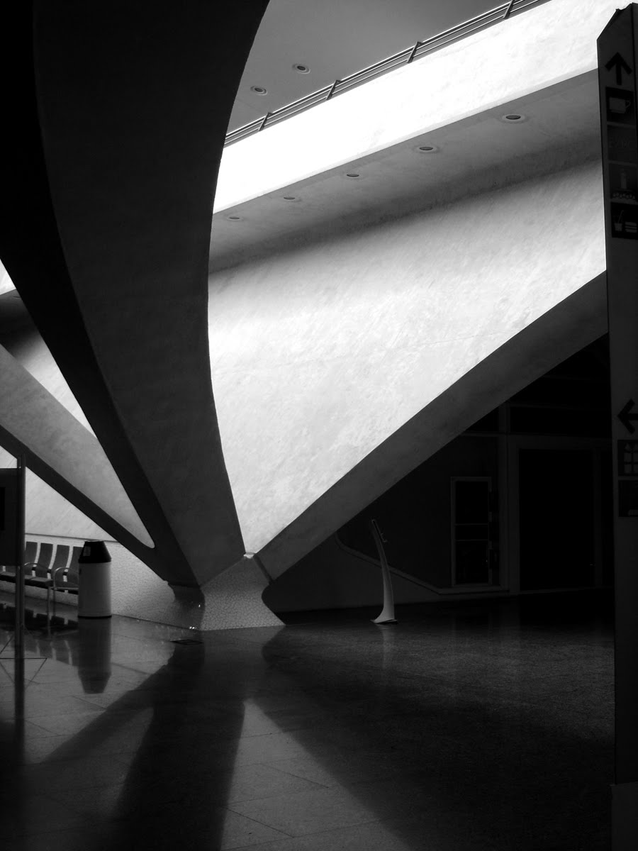 Jacob Gines: Intimations: Light + Shadow in Architecture