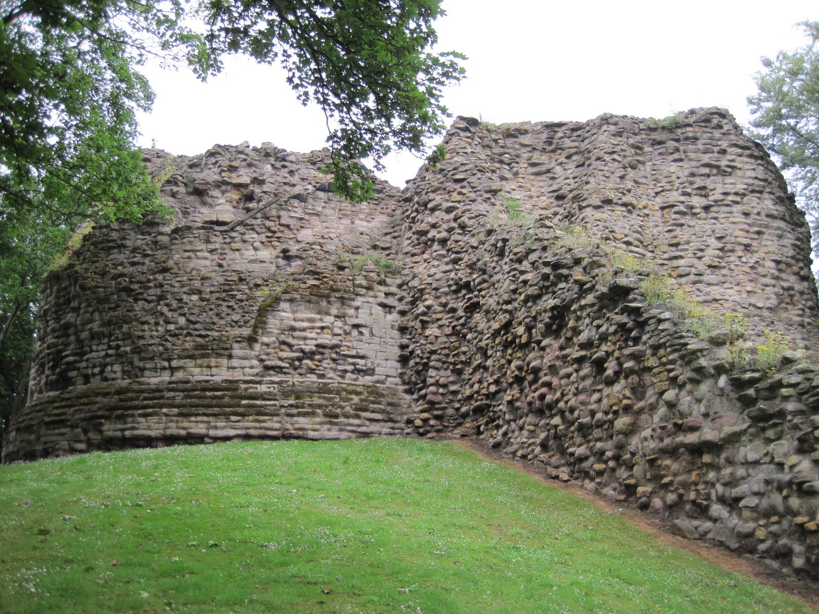 Cimby's Adventures Abroad: Pontefract Castle