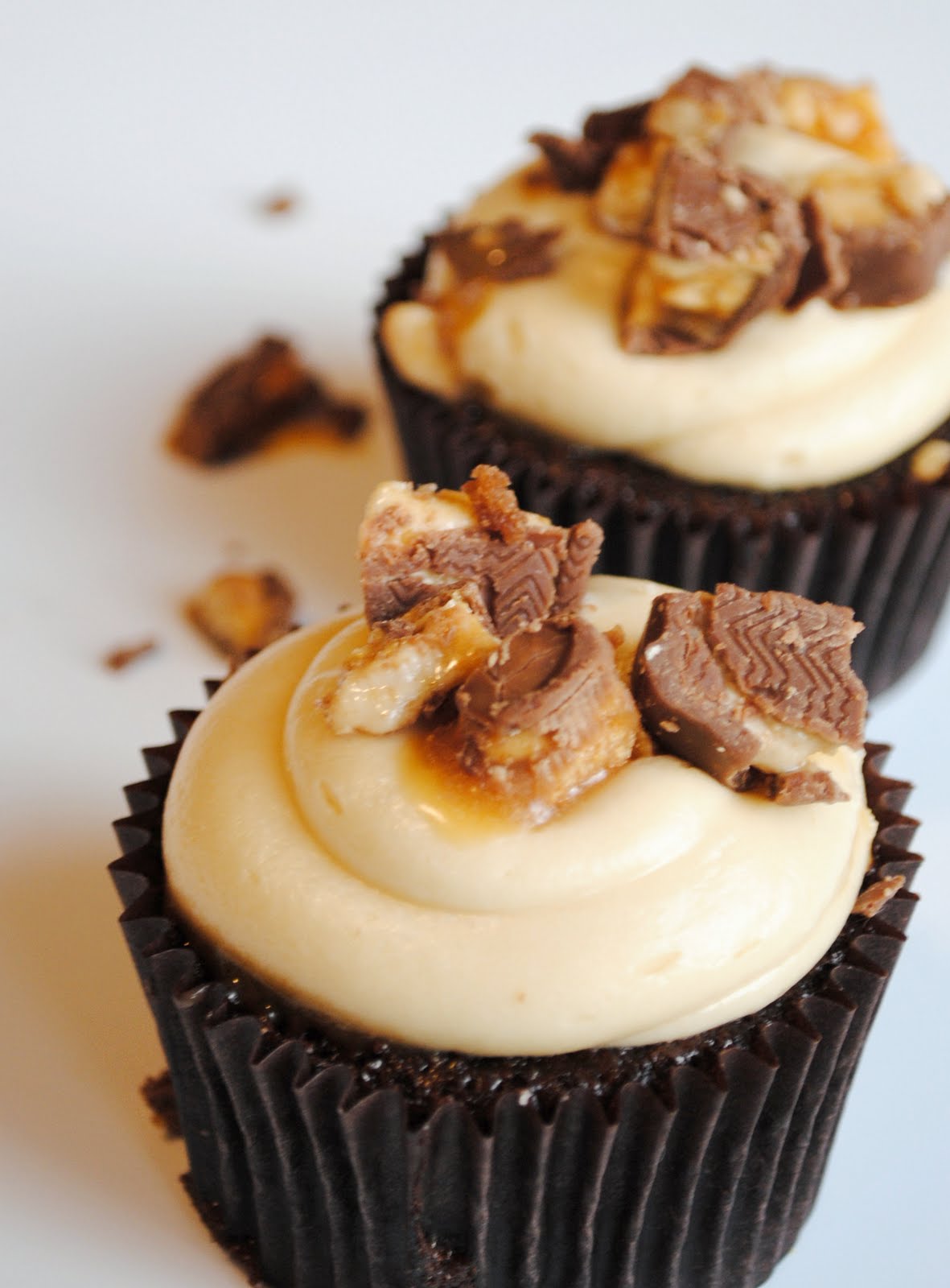 Homemade By Holman: Snickers Cupcakes