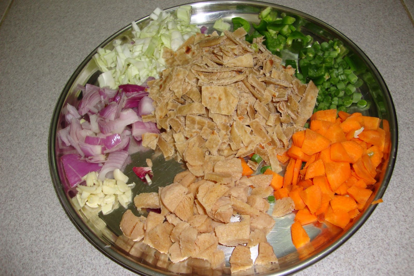 DELICIOUS AND SPICY...UTTARAKARNATAKA FOODS: MIXED VEGETABLE PAROTA