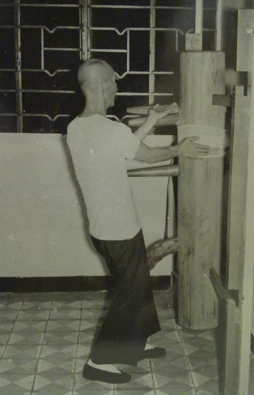 Kung Fu Fever: Wing Chun Grand Master Ip Man 葉問 and his Wooden Dummy ...