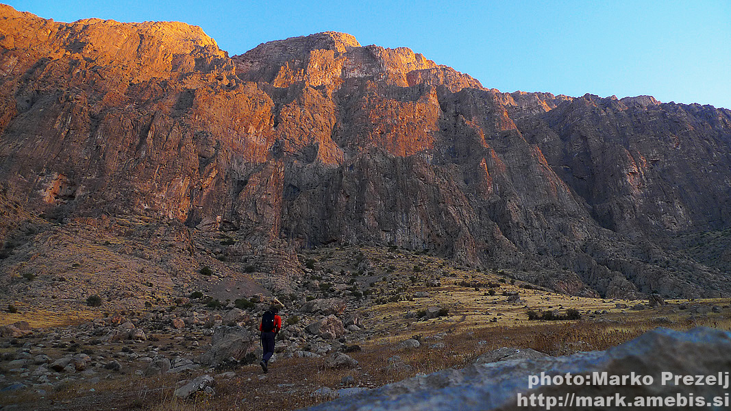 ΠΕΦΤΟΝΤΑΣ: Φωτογραφίες του Marko Prezelj από το Bisotun Wall, Iran.