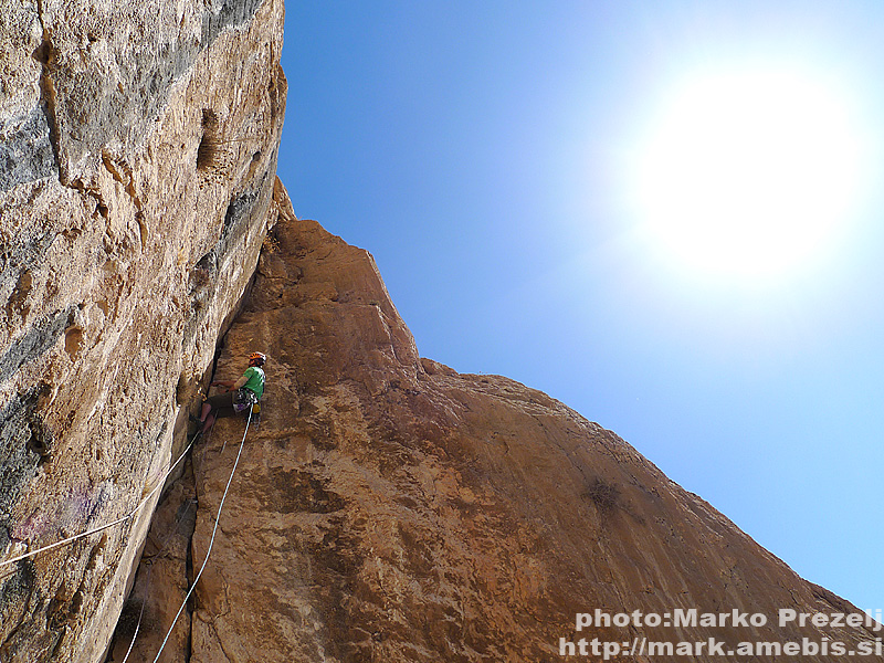 ΠΕΦΤΟΝΤΑΣ: Φωτογραφίες του Marko Prezelj από το Bisotun Wall, Iran.