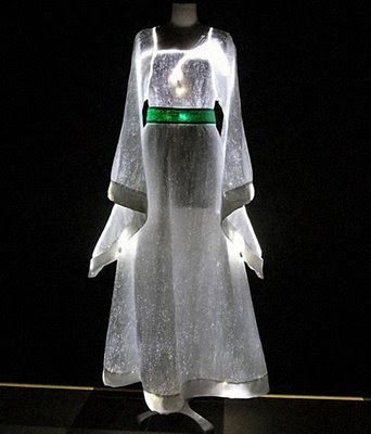 Sentient Developments: Illuminated clothes
