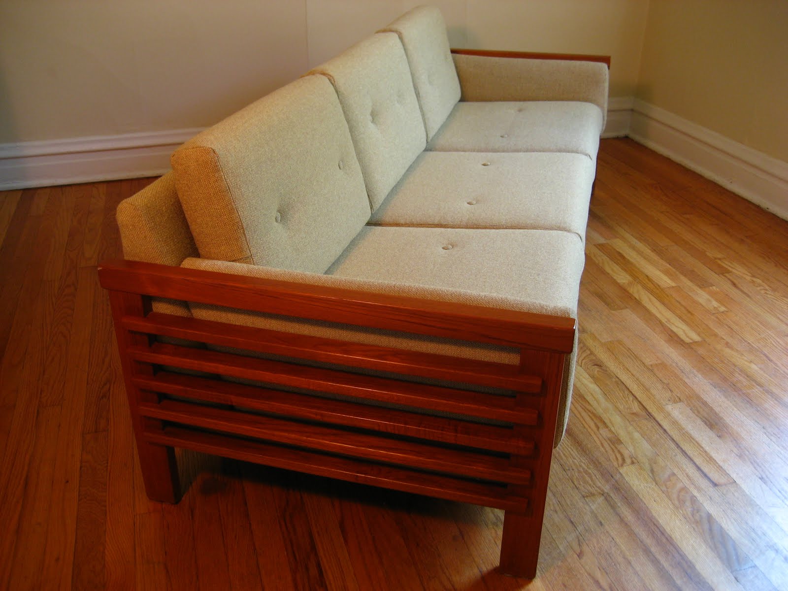 flatout design: Teak Sofa