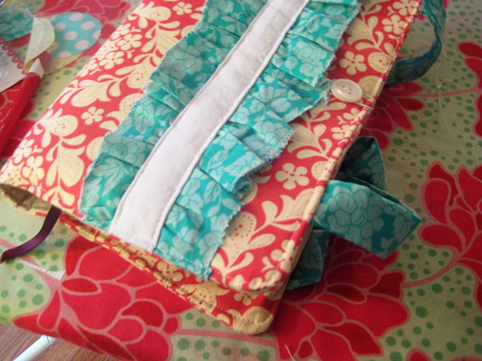 Piecefully Home: Ruffle Bible Cover Tutorial