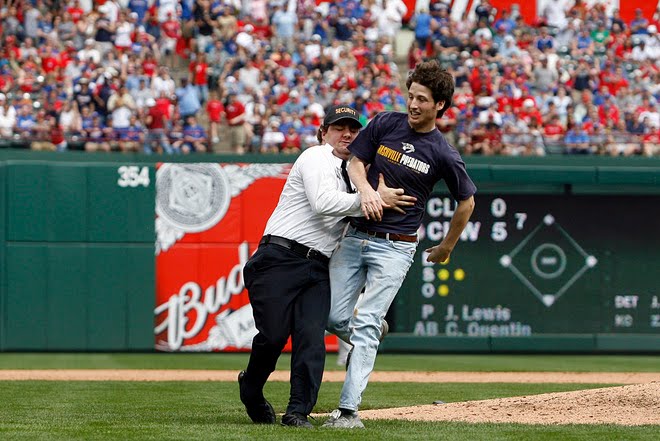 XM MLB Chat: Texas Rangers fan waves Texas flag, World Series game 3