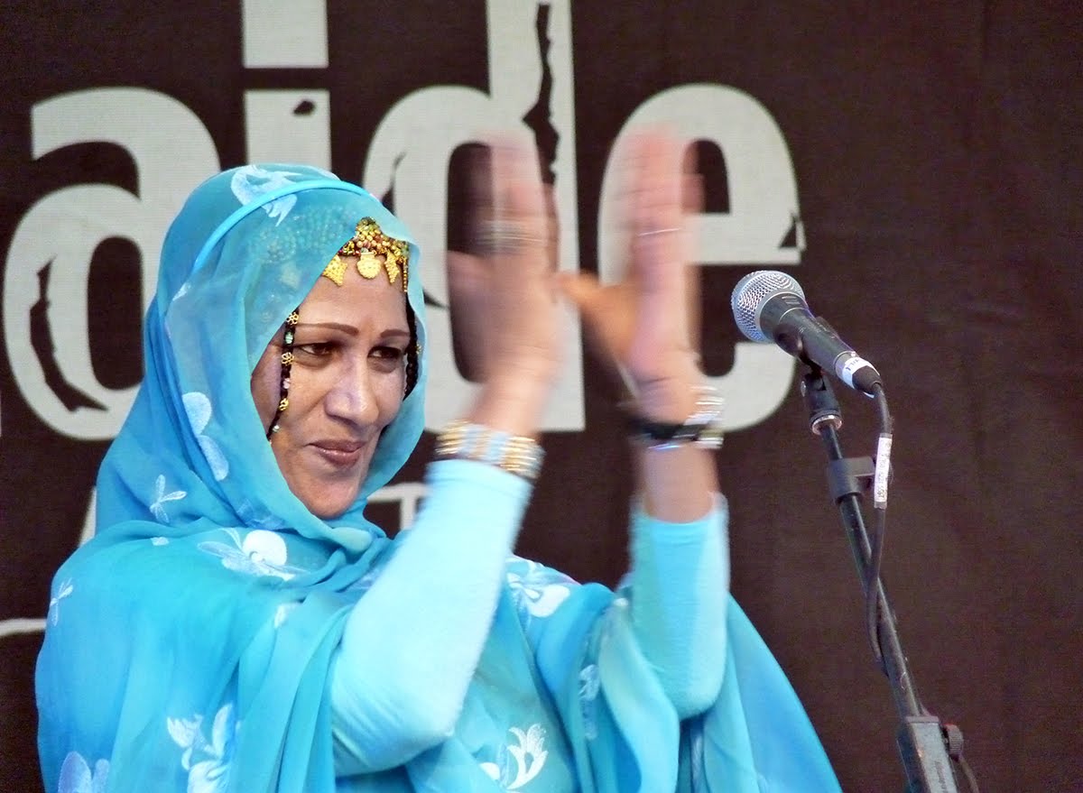 CAMINANDO EN EL DESIERTO: Mariem Hassan en los Conciertos de Radio 3