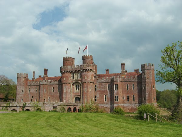 Chall's Travel Escapades: UK - Herstmonceux Castle and grounds