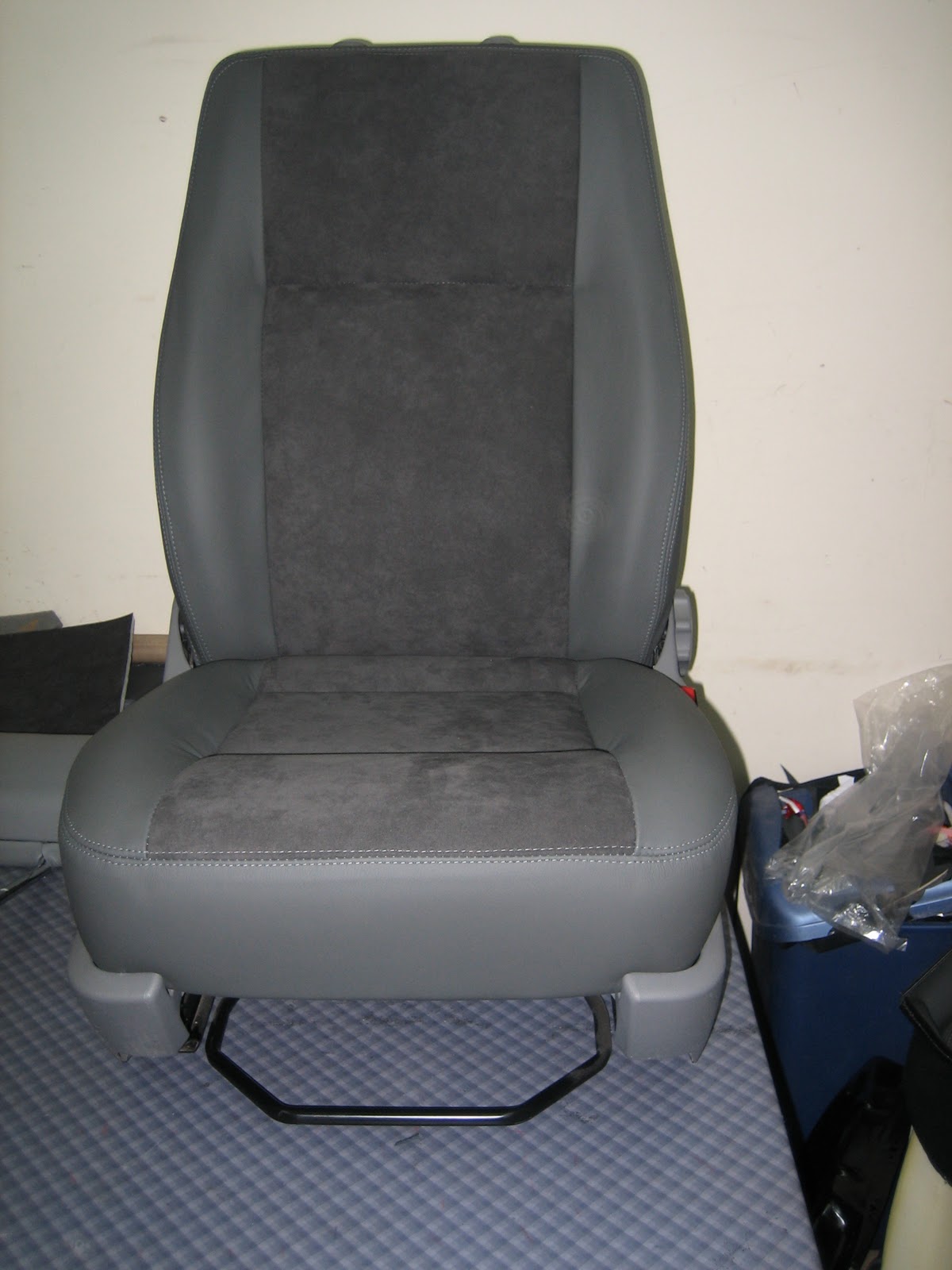 Colin Rouse Auto Trim : T 5 FRONT VAN SEATS IN LEATHER