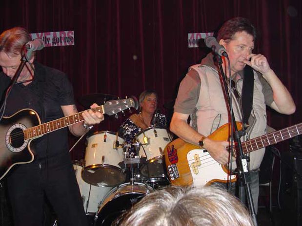 Planeta Música: Morre, aos 66 anos, Pete Quaife, baixista da banda The ...