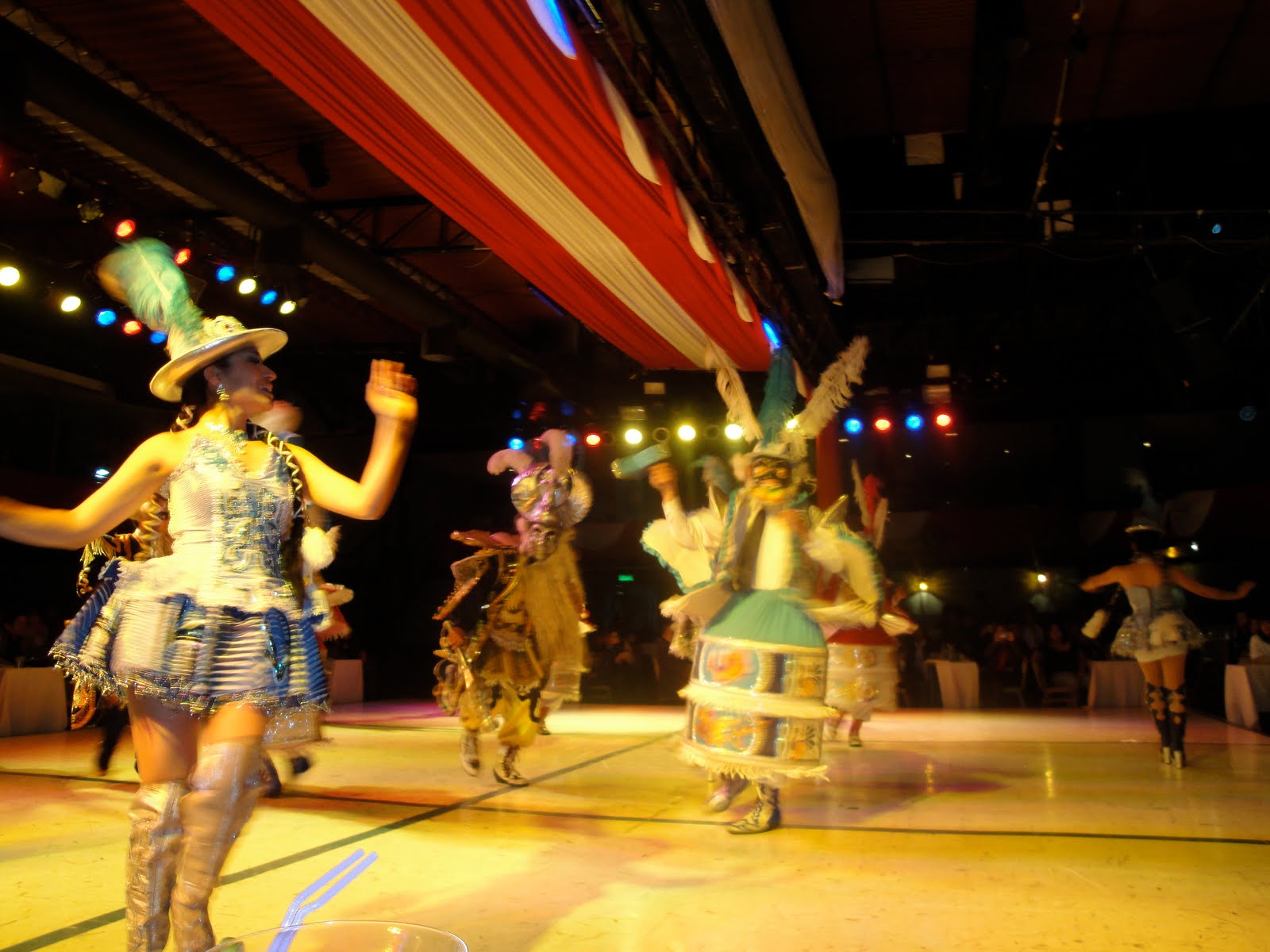 Charlotte aux pays des lamas: Danse traditionnelle péruvienne