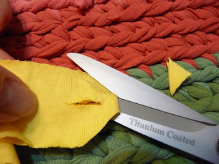 A Quilter Awakens: Recycled T-shirt Rug "Yarn"