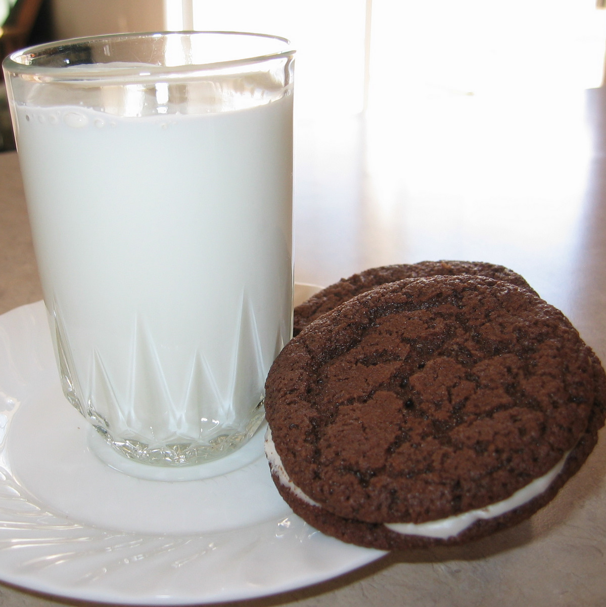 Pink Cookies with Sprinkles: Ice cold milk & an Oreo Cookie!