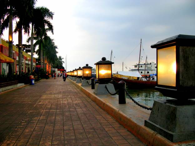 Eye in the Sky: Manila Baywalk and Harbour Square - Is Manila A Hell of ...