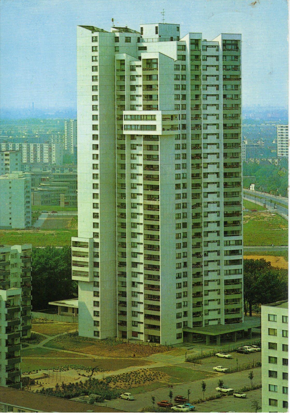 POSTALES INVENTADAS: 583. Berlin Rudow Gropius Hochhaus