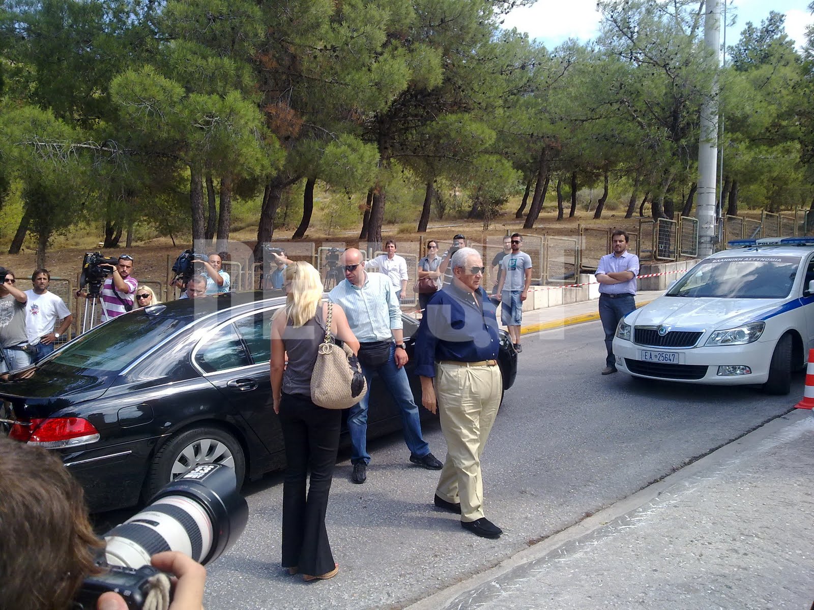 τα κοάλα τίποτα!: Οι πρώτες φωτογραφίες από την κηδεία του Σωκράτη Γκιόλια