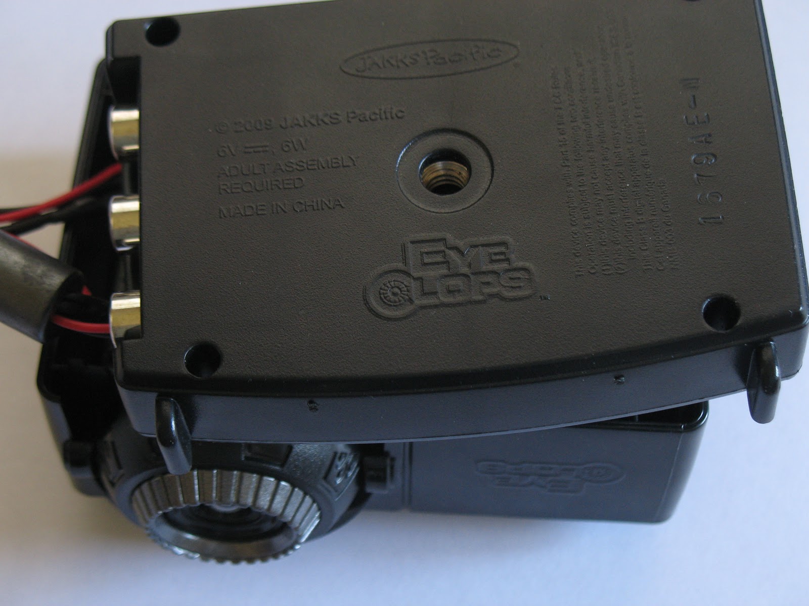 Video Technology: Inside the JAKKS Pacific Eyeclops Mini Projector