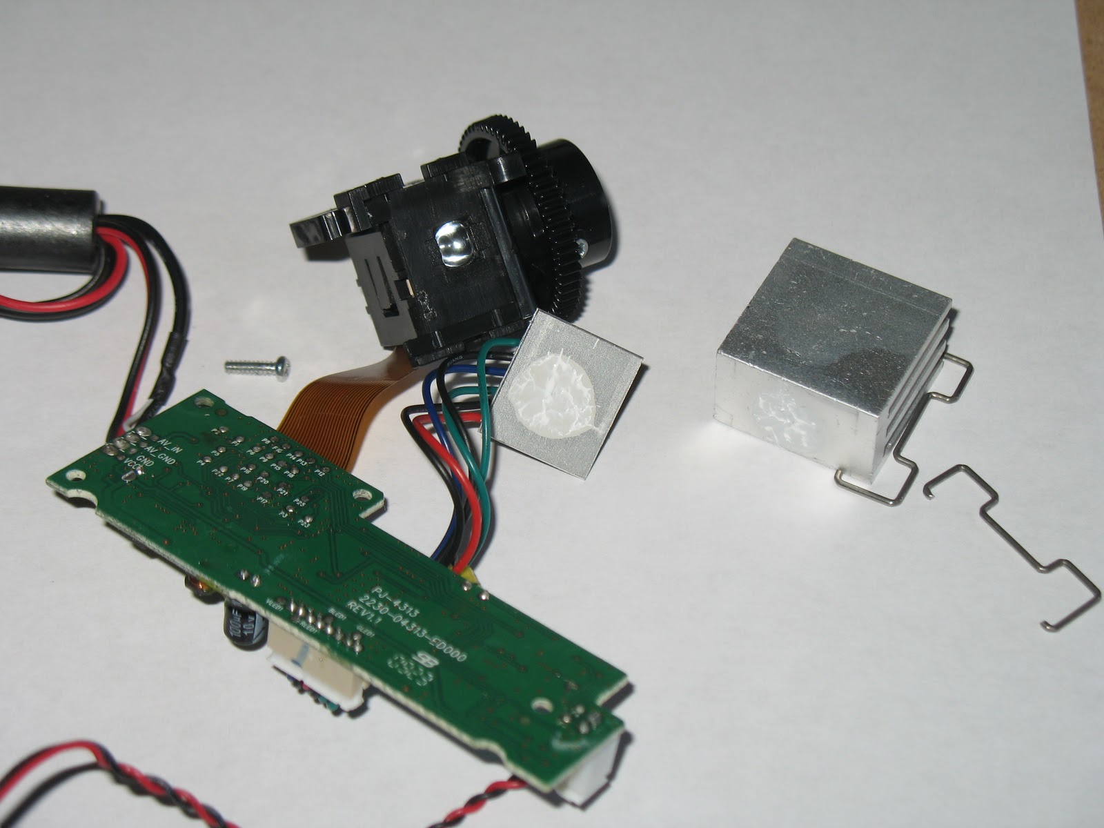 Video Technology: Inside the JAKKS Pacific Eyeclops Mini Projector