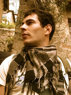 nothing is everything: Hola, yo soy Daniel... Linker People (II)