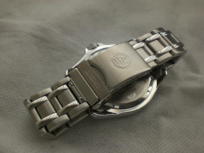 I Am WATCHing You: ORIENT "Double Dolphins" 200m Divers Quartz