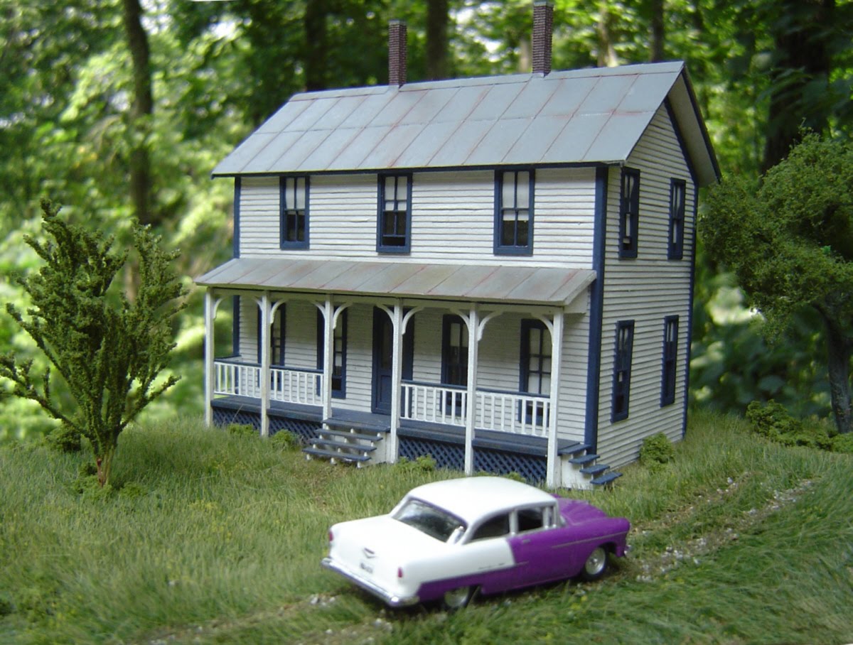 Richlawn Railroad: Two Story Farmhouse diorama