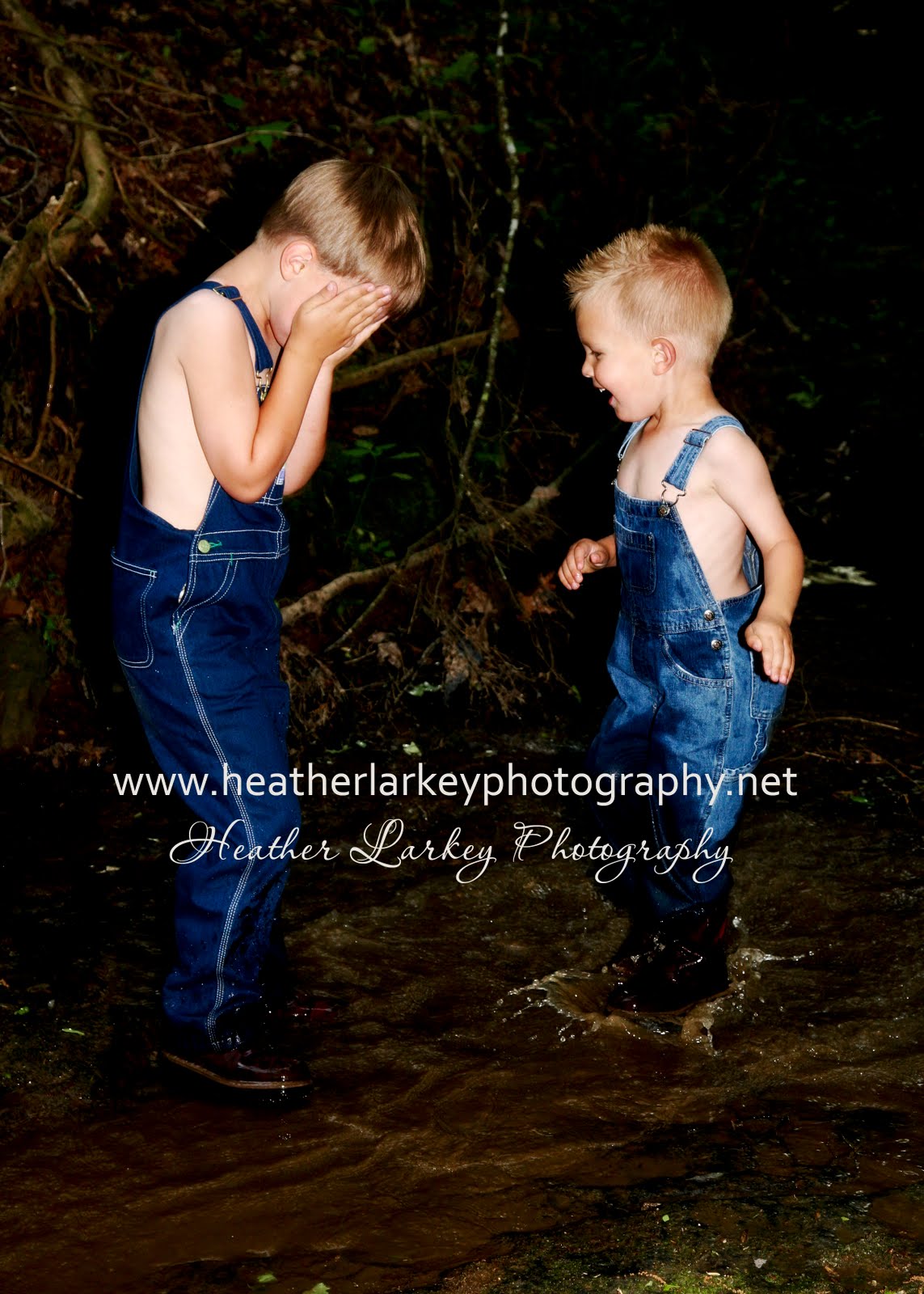 heather larkey photography: The Bargo kids...Creek session