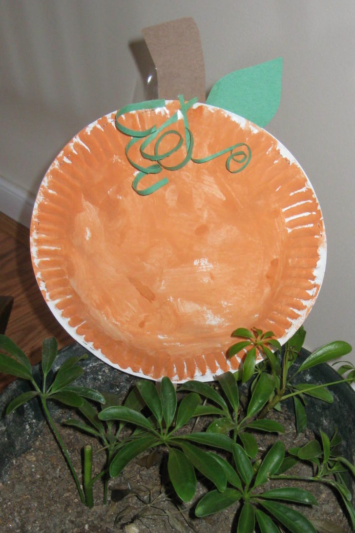 Play With Me Paper Plate Pumpkin play-with-me-paper-plate-pumpkin