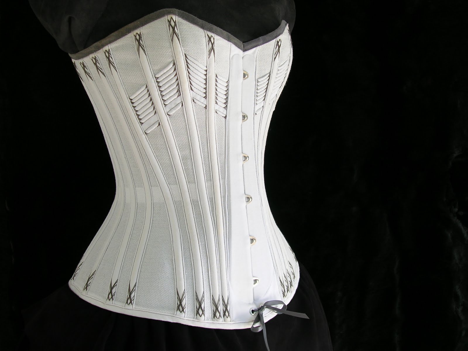 Bridges on the Body: the official summer corset photograph