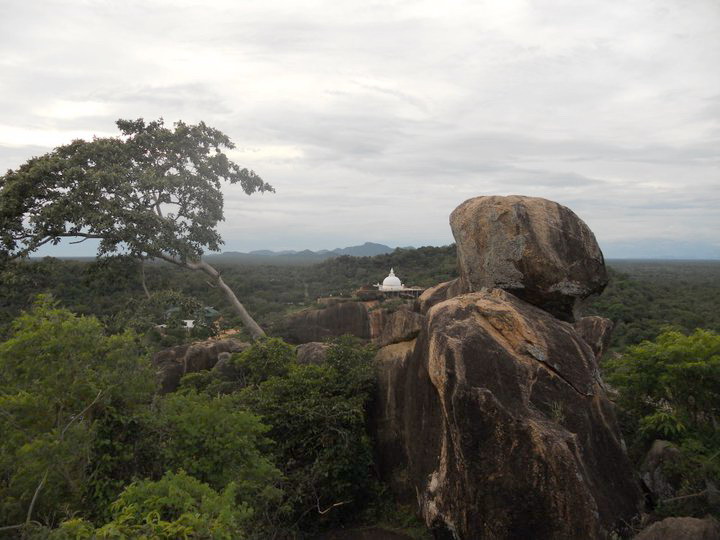 Sri Lanka - Nature: Sithulpawwa Rock Temple