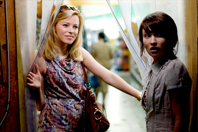 CLOSED SET: Who is Elizabeth Banks?