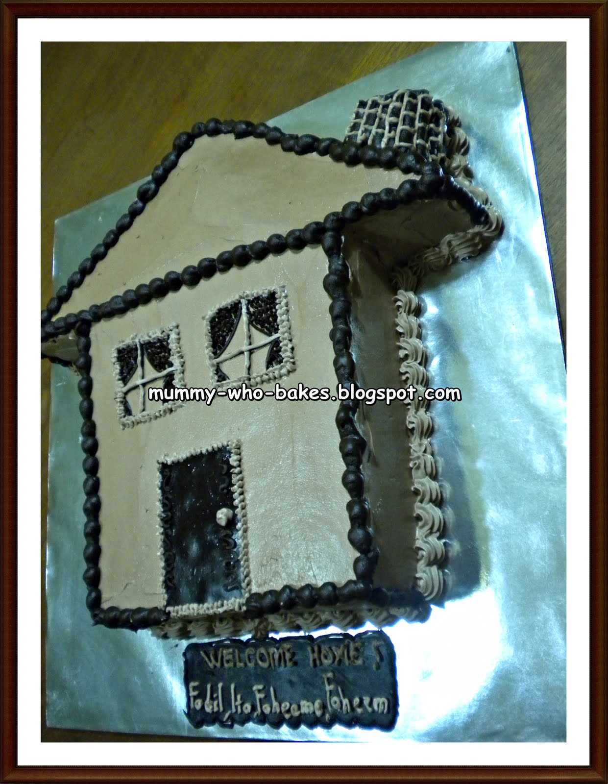 My Little Cupcakes...: A House Shaped Cake