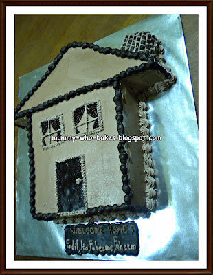 My Little Cupcakes...: A House Shaped Cake