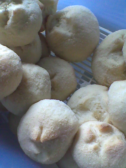 ALL i WANNA DO is BAKE!: Pandesal Putok!