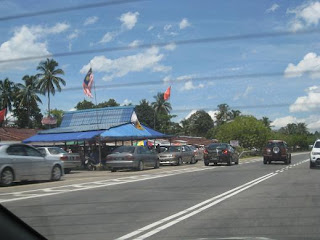 Mesmerizing Malaysia: Deretan Kedai di Bukit Bunga Kelantan