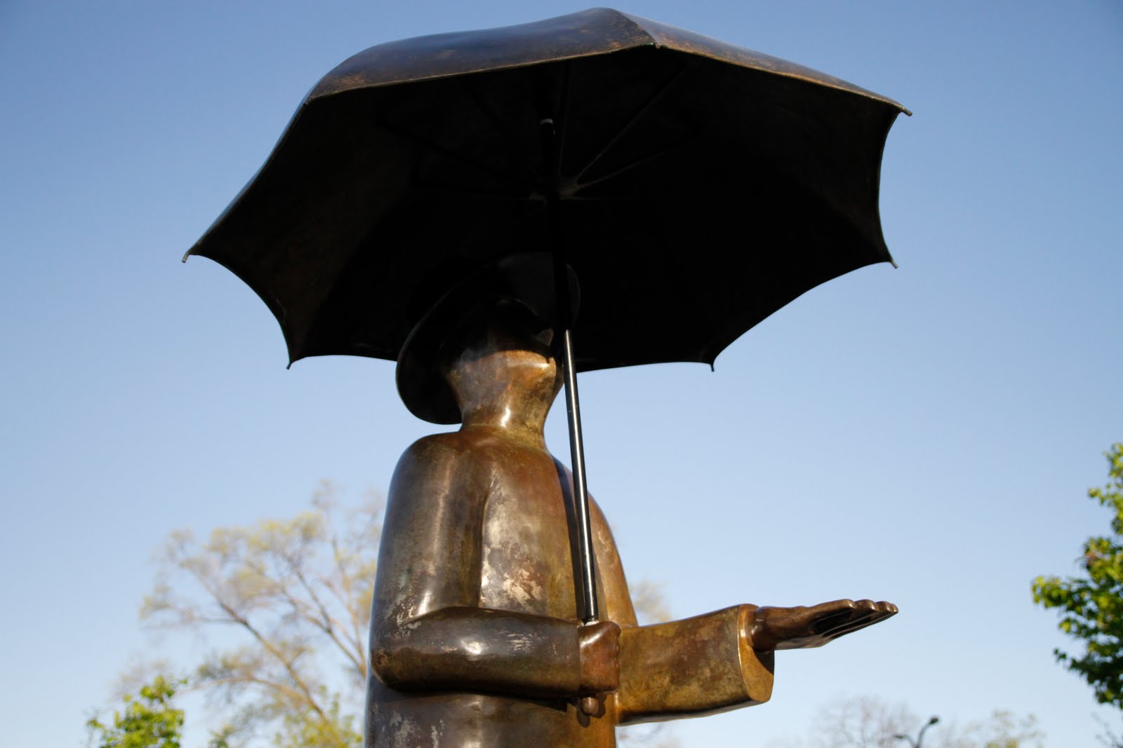 COOLKAYAKER1: Looking For Rain? Statue On Third Street, Geneva, IL