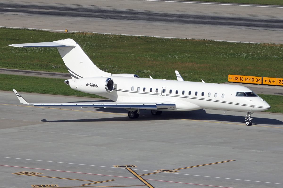 Planes and Trains - Planes 2010: M-GBAL / Bombarider Global XRS ...