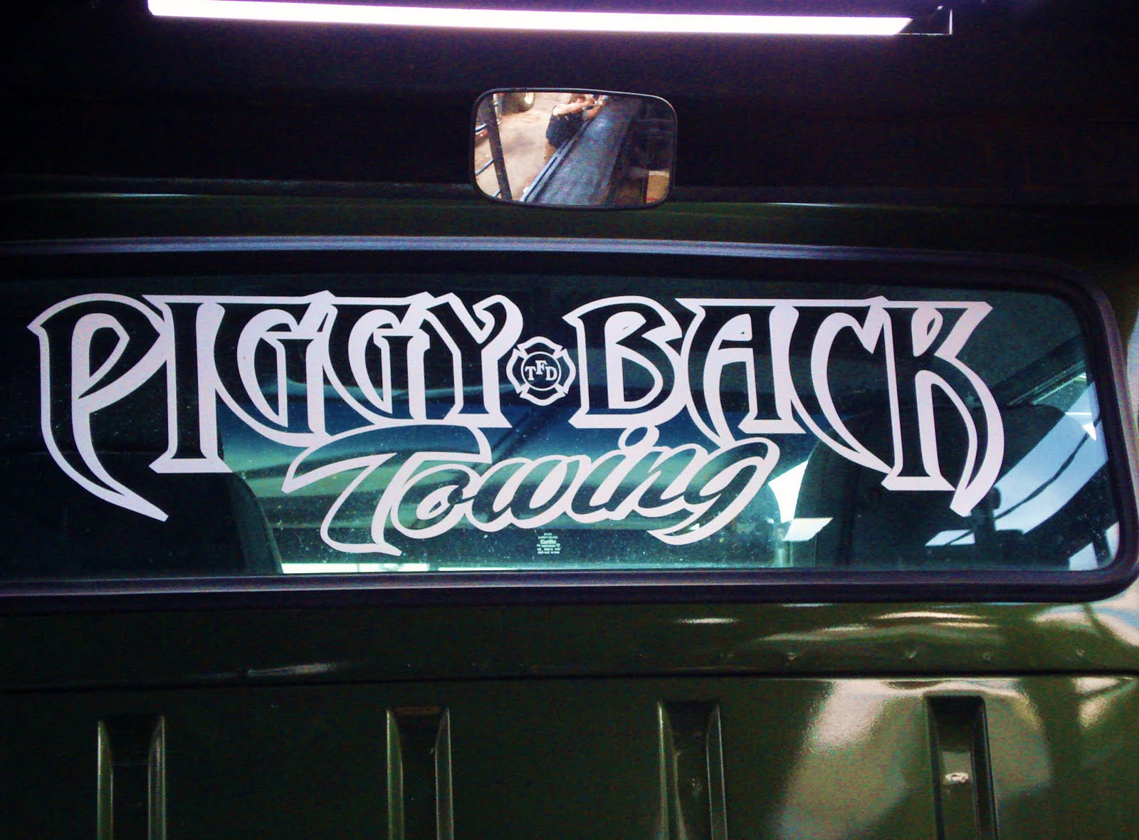 Vons Graphix & Design: PIGGYBACK TOWING LOGO AND LETTERING