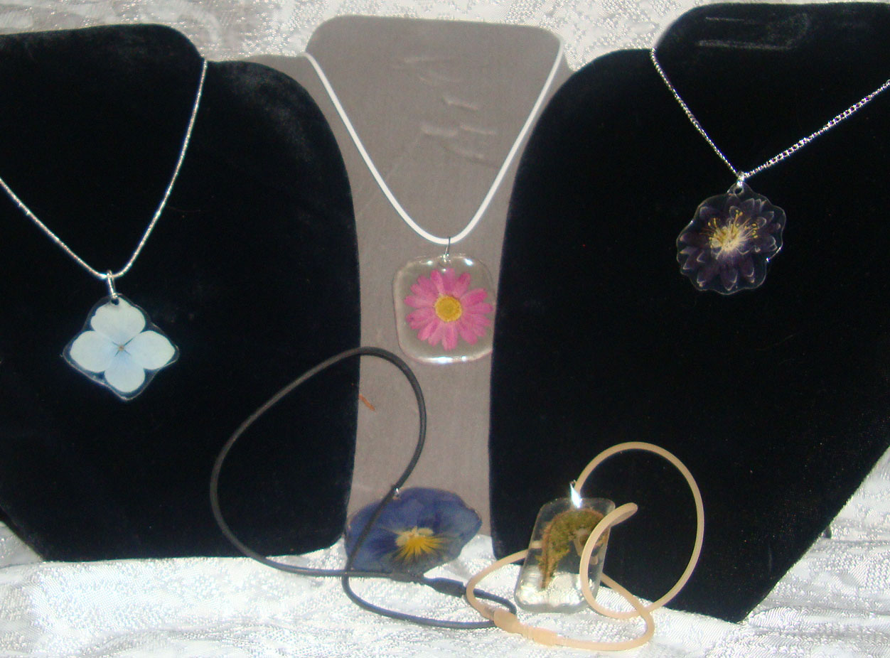 Micki's Pressed Flowers -n- Art: Pressed Flower Jewelry