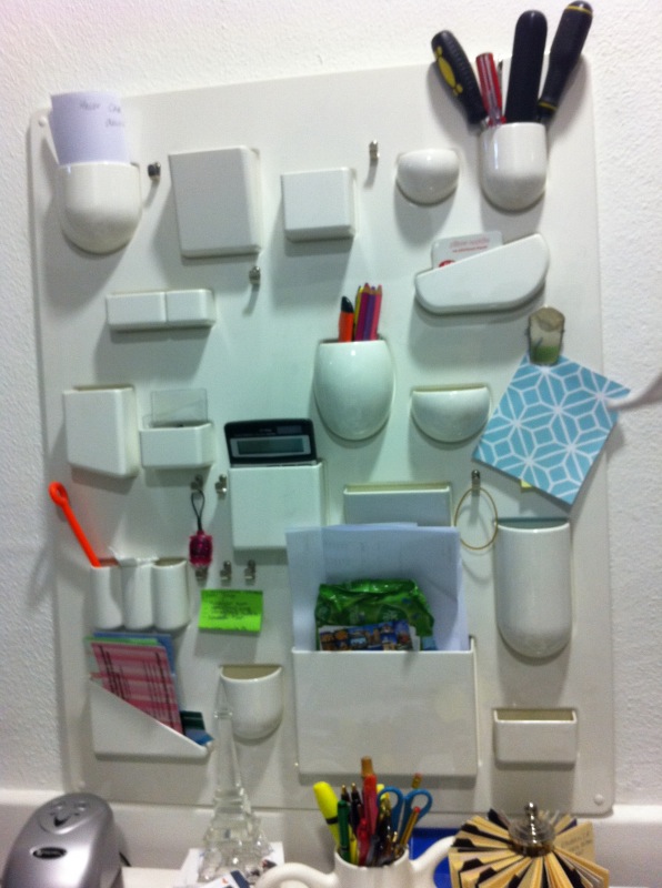 Beau Lifestyle: Vitra Utensilo wall organizer