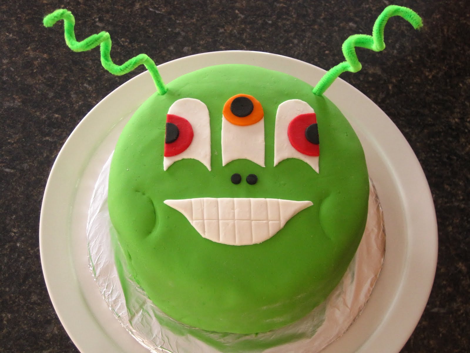 Sweet Escape: Alien Cake