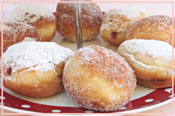 D.B. Berlinas - Lola en la cocina