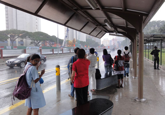 our life in Singapore: wet wet way home ....