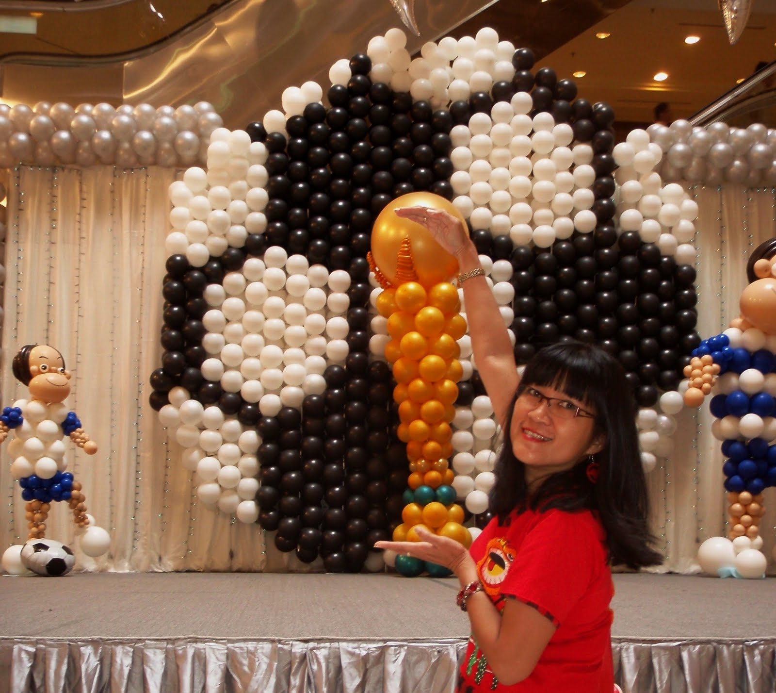 Xing Fu: BALLOONS AND FIFA WORLD CUP