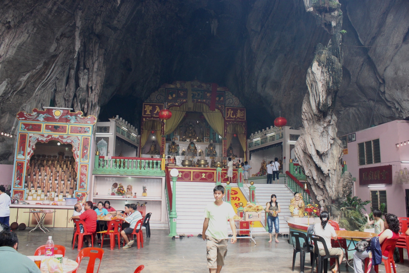 Xing Fu: JADE EMPEROR TEMPLE UP ON A HILL