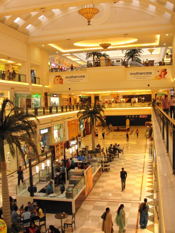Vi e guardei: DLF Promenade Shopping em Delhi