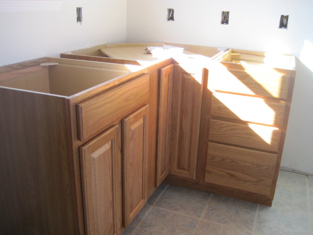 Bluegrass Mom's Perspective : Kitchen cabinets installed...