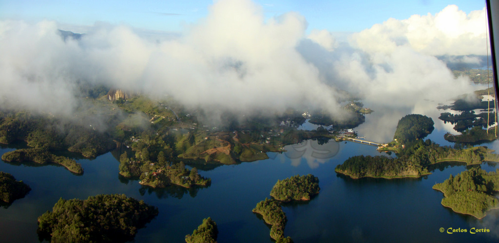 FOTOGRAFÍA AÉREA DE COLOMBIA: Embalse de Guatapè - Antioquia